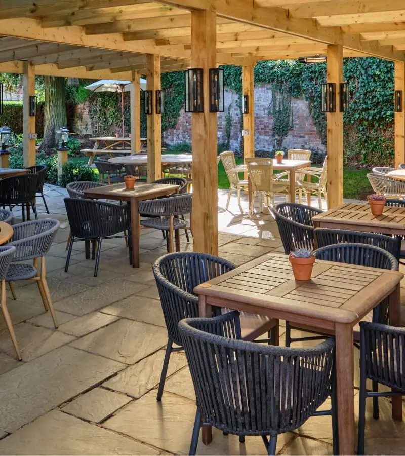Commercial Outdoor Dining Tables | Pubs | Hotels | Restaurants
